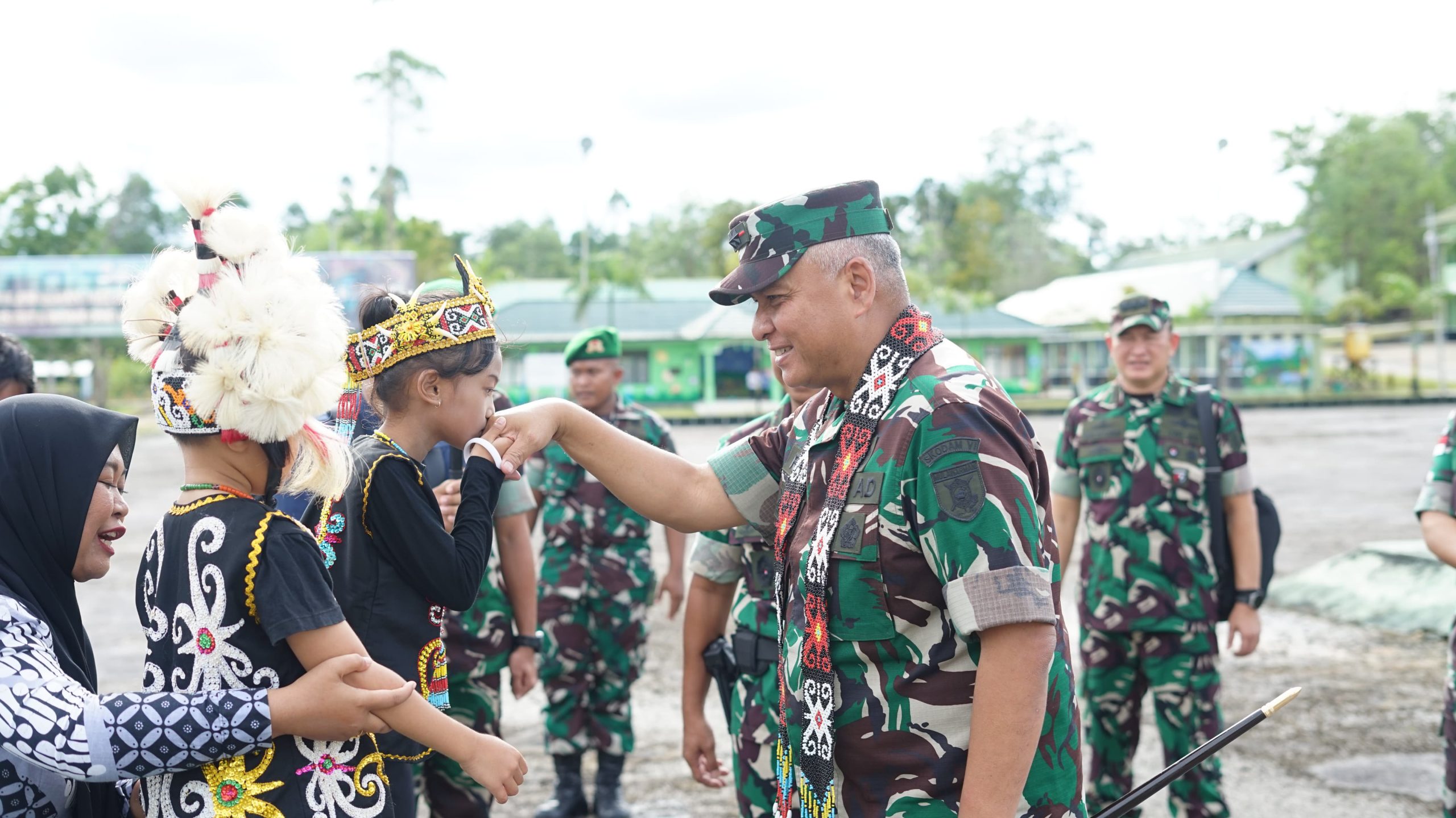 Kebanggaan Militer di Perbatasan: Pangdam Kunjungi Brigif 24/BC ...