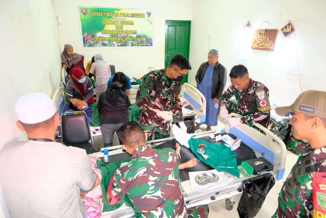 Wujud Kepedulian, Satgas Yonif 614/RJP dan RSUD Tiom Gelar Bakti Sosial Kesehatan dan Sunatan ...